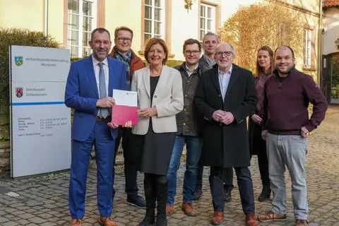 Malu Dreyer übergibt Förderbescheid an VG Monsheim