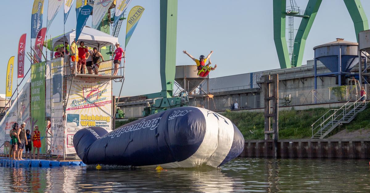 Blobbing-WM fasziniert Wormser beim Floßhafen-Fest