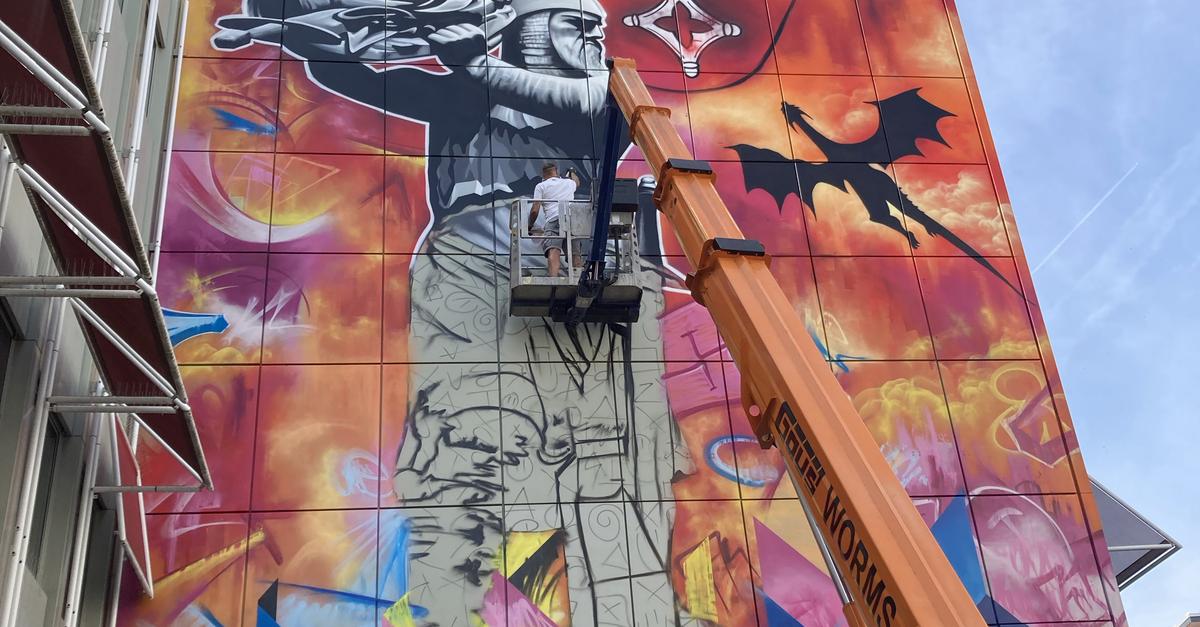 Graffiti-Künstler kreiert episches Hagen-Wandbild in Worms