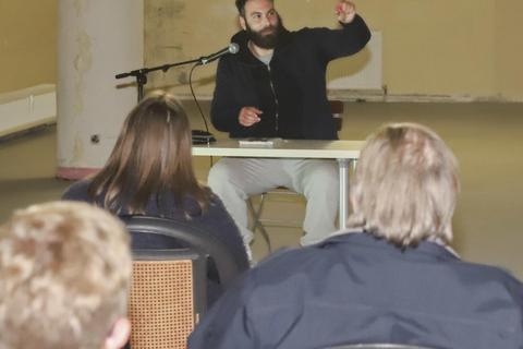 Dominik Bloh erzählt „Geschichte eines Straßenjungen“