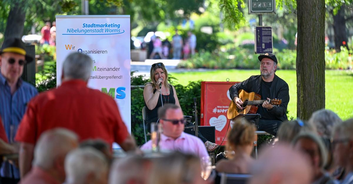 „Musik am Gammi“ begeistert Besucher auf dem Wormser Parmaplatz