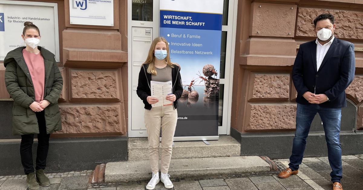 Wirtschaftsjunioren zeichnen beste Schülerin in Worms aus | Wormser Zeitung