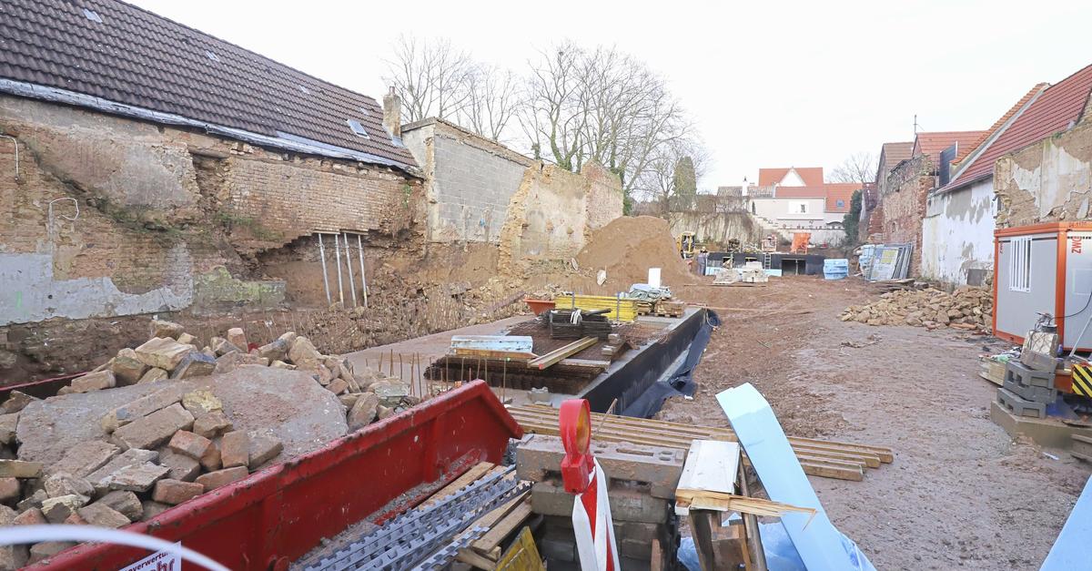Haus bei Bauarbeiten in Leiselheim teilweise eingestürzt